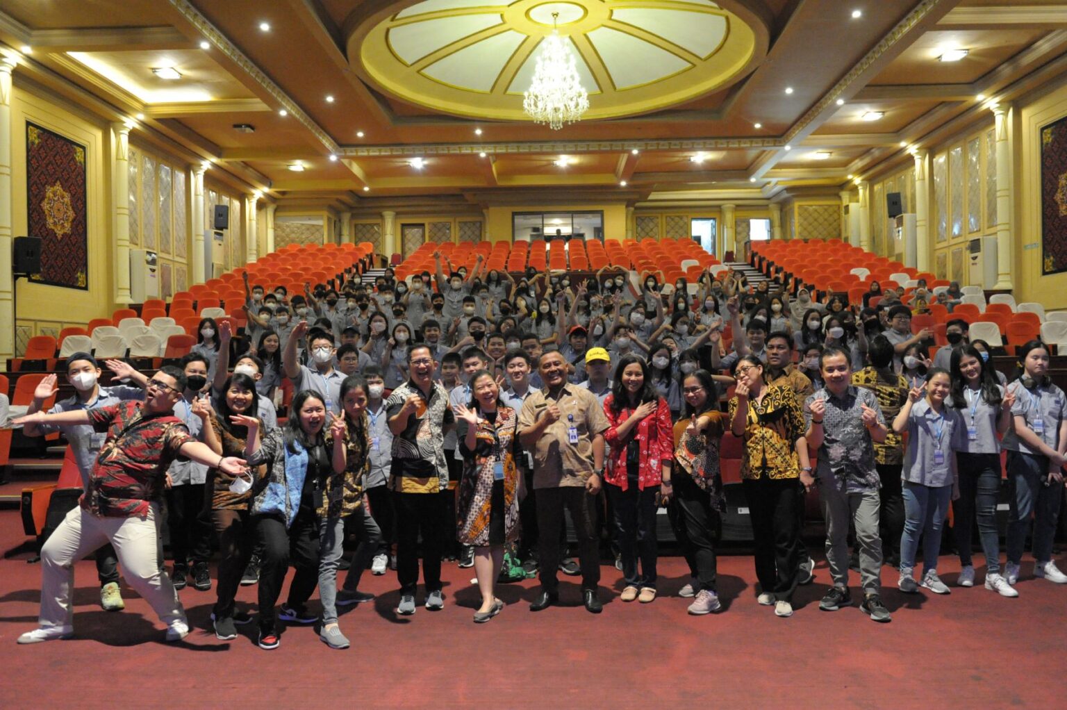 Studi Lapangan Siswa Siswi SMP Cita Hati Surabaya Ke Taman Budaya Jawa ...